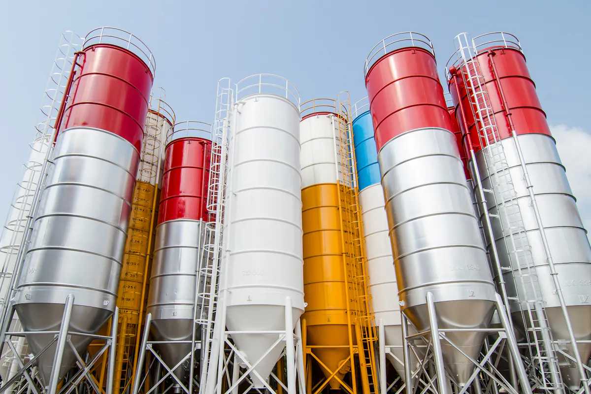 Ensuring effective material flow from bulk solids storage vessels ...